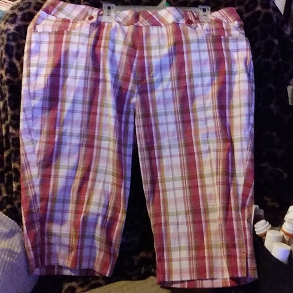 Drama Gold | Pants & Jumpsuits | 22 Drama Gold Plaid Stretch Capris ...